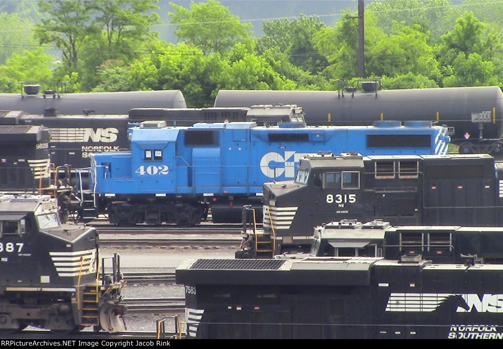 CEFX GP38-2 402